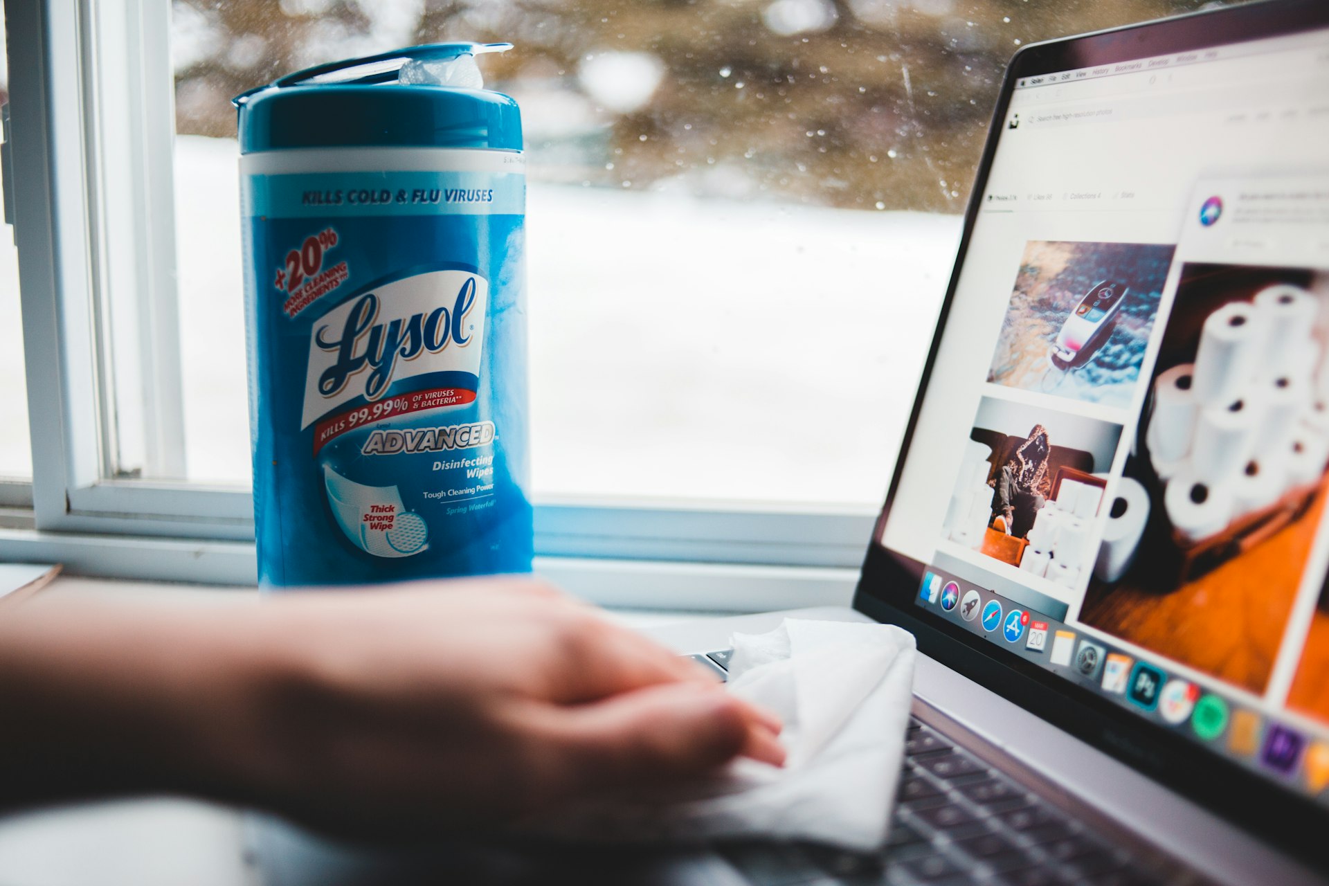 Master AI Prompts for Social Media Graphics | MyGlobAD Guide